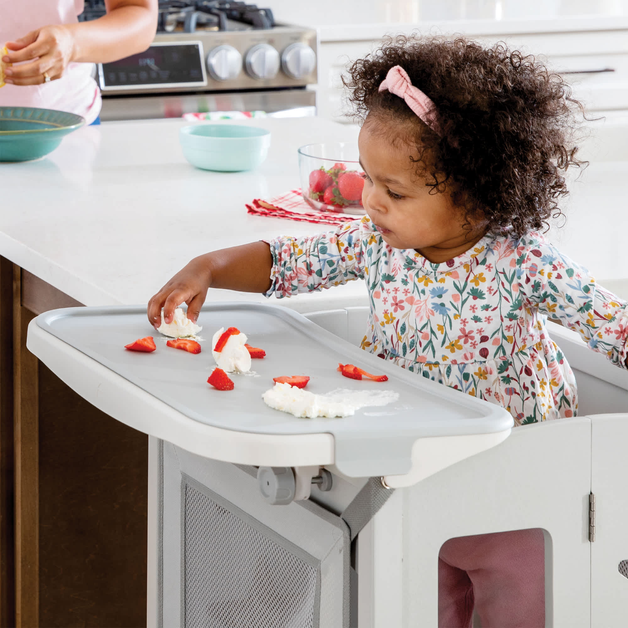 Kitchen Helper® Mealtime and Play Tray – Guidecraft